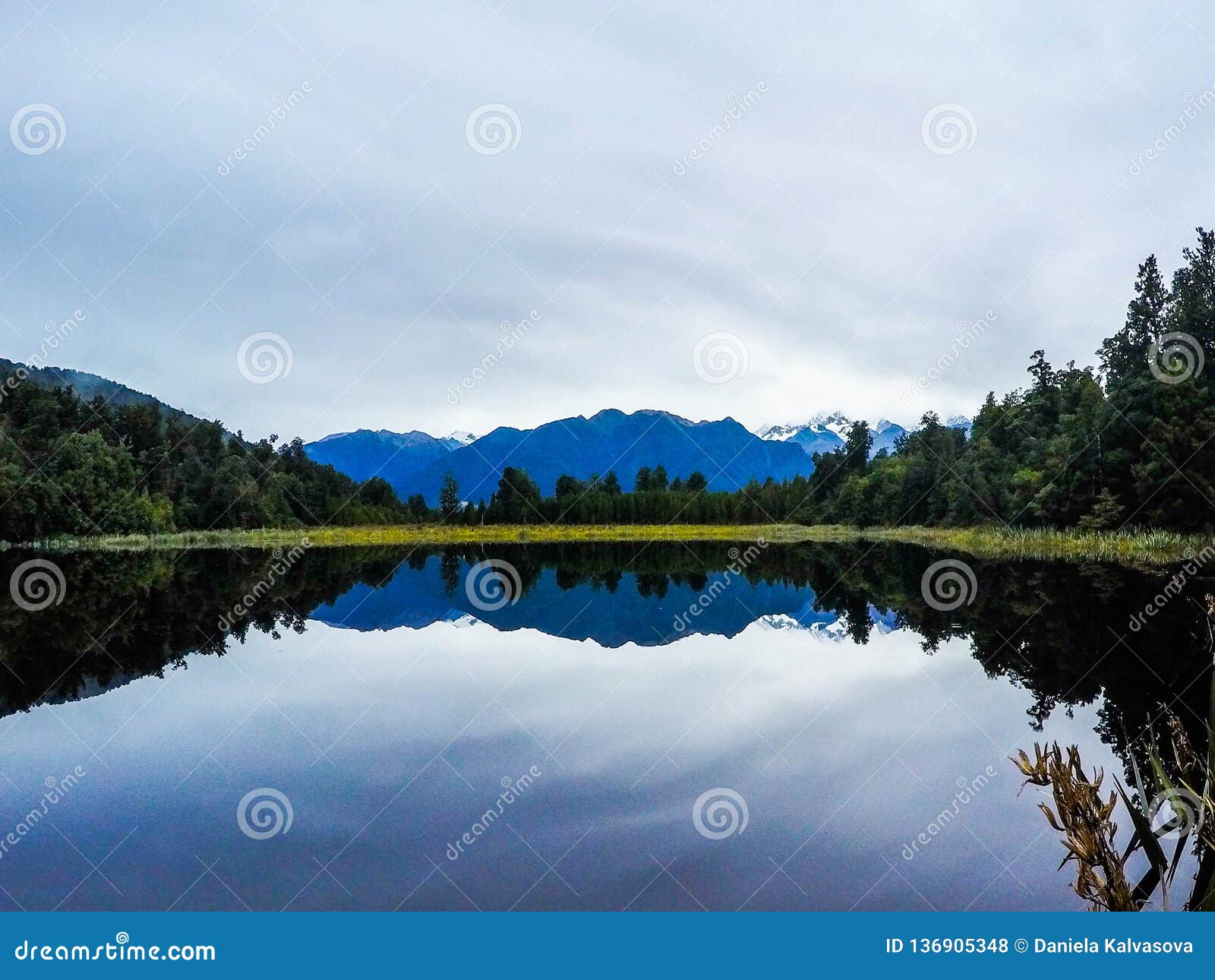 Lago Matheson, Costa Oeste, Nueva Zelanda Foto de archivo - Imagen de ...