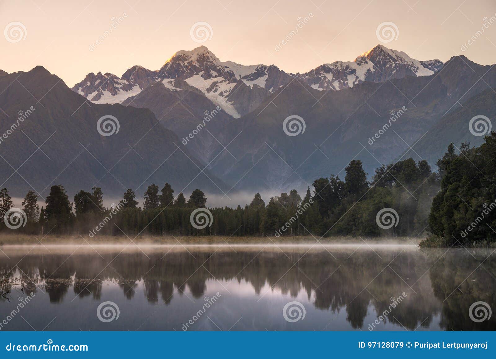 Lago Matheson, Nuova Zelanda Immagine Stock - Immagine di autunno ...