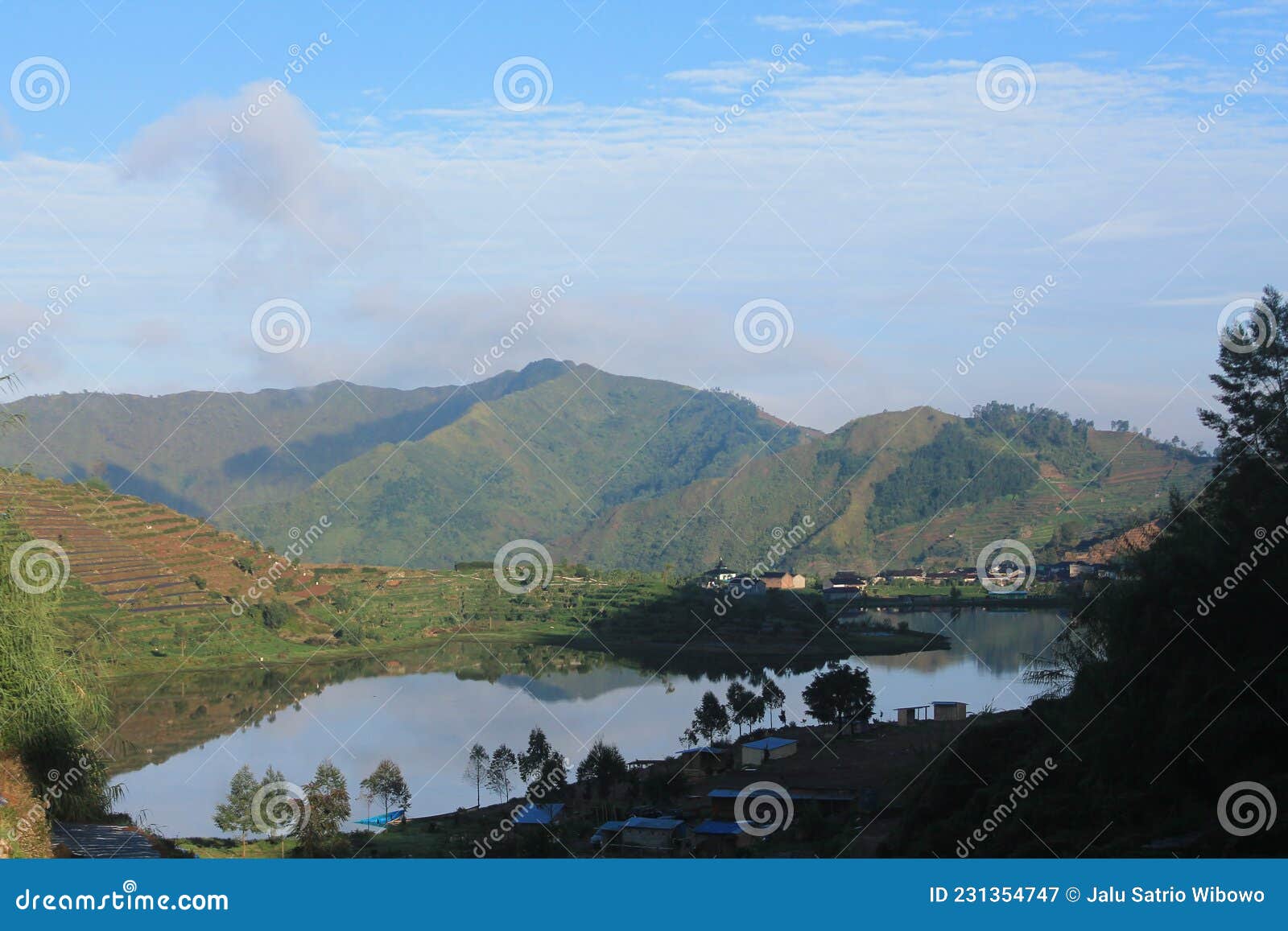 Lago Pengilon Um Dos Lindos Lagos Na Ilha De Java Imagem de Stock ...