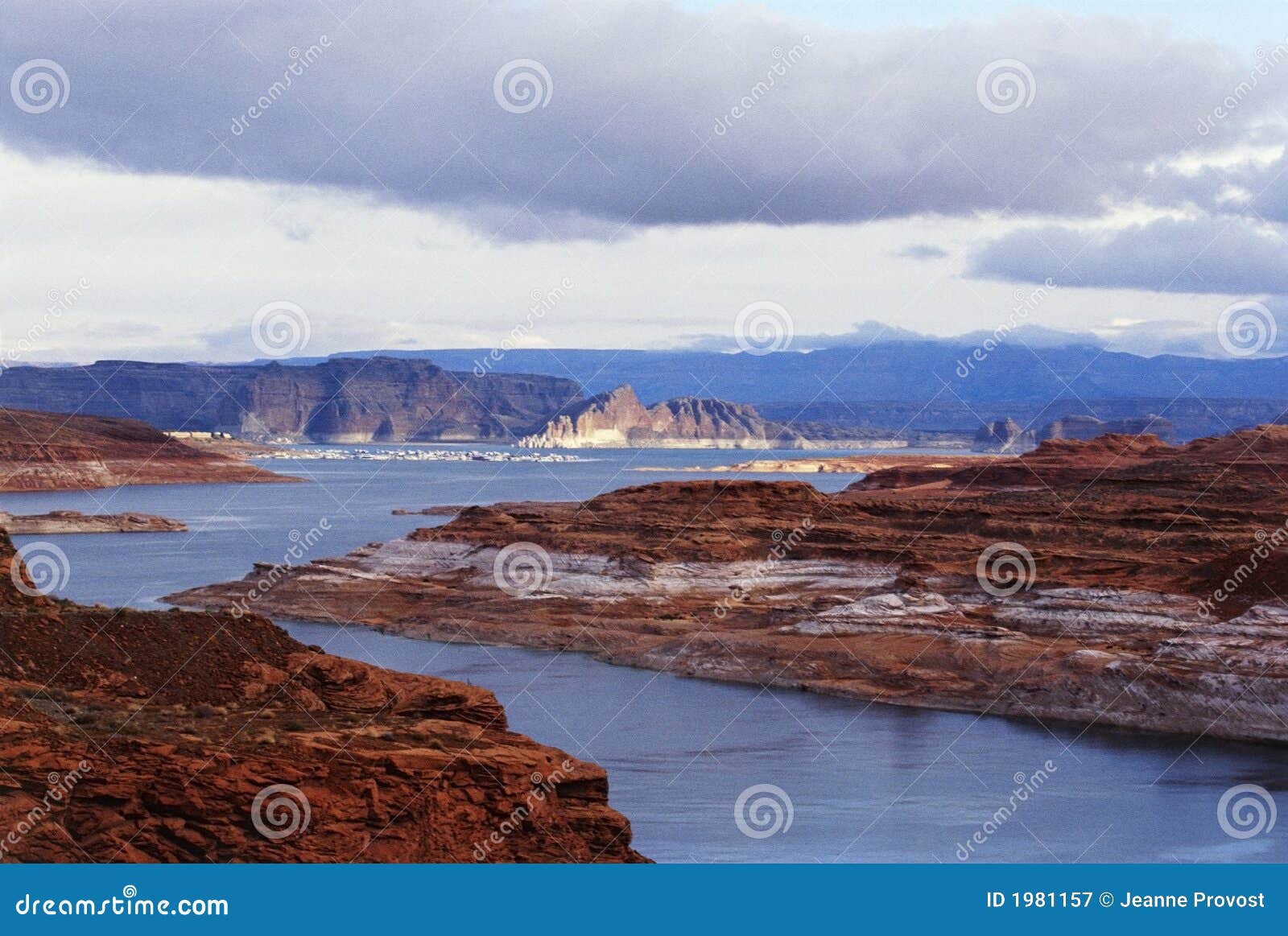 Lago Powell en Arizona imagen de archivo. Imagen de azul - 1981157