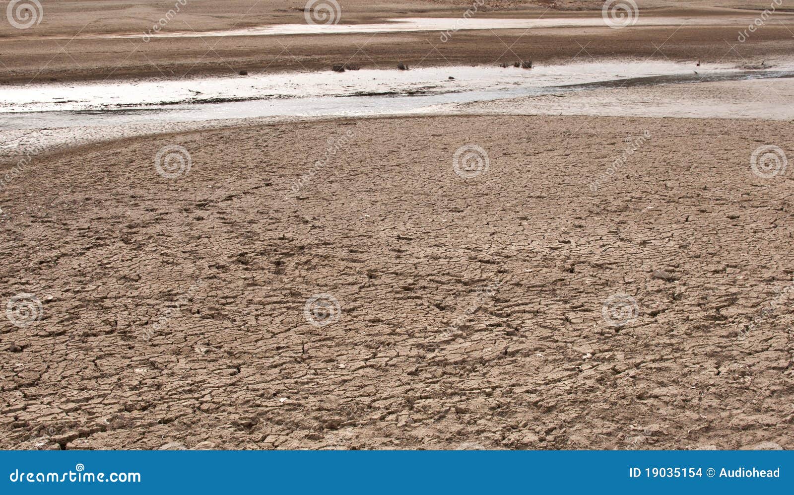 Lago seco foto de archivo. Imagen de ambiental, cosa - 19035154
