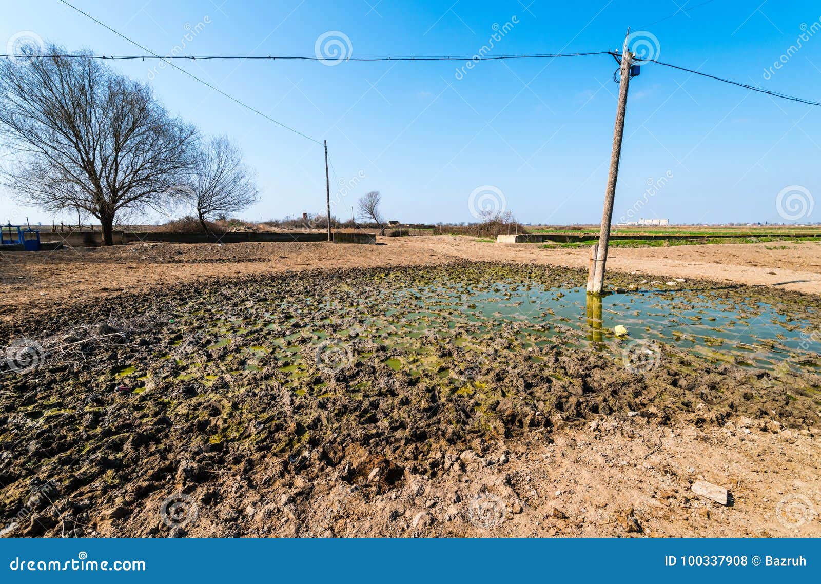 Lago seco contaminado foto de archivo. Imagen de peligro - 100337908
