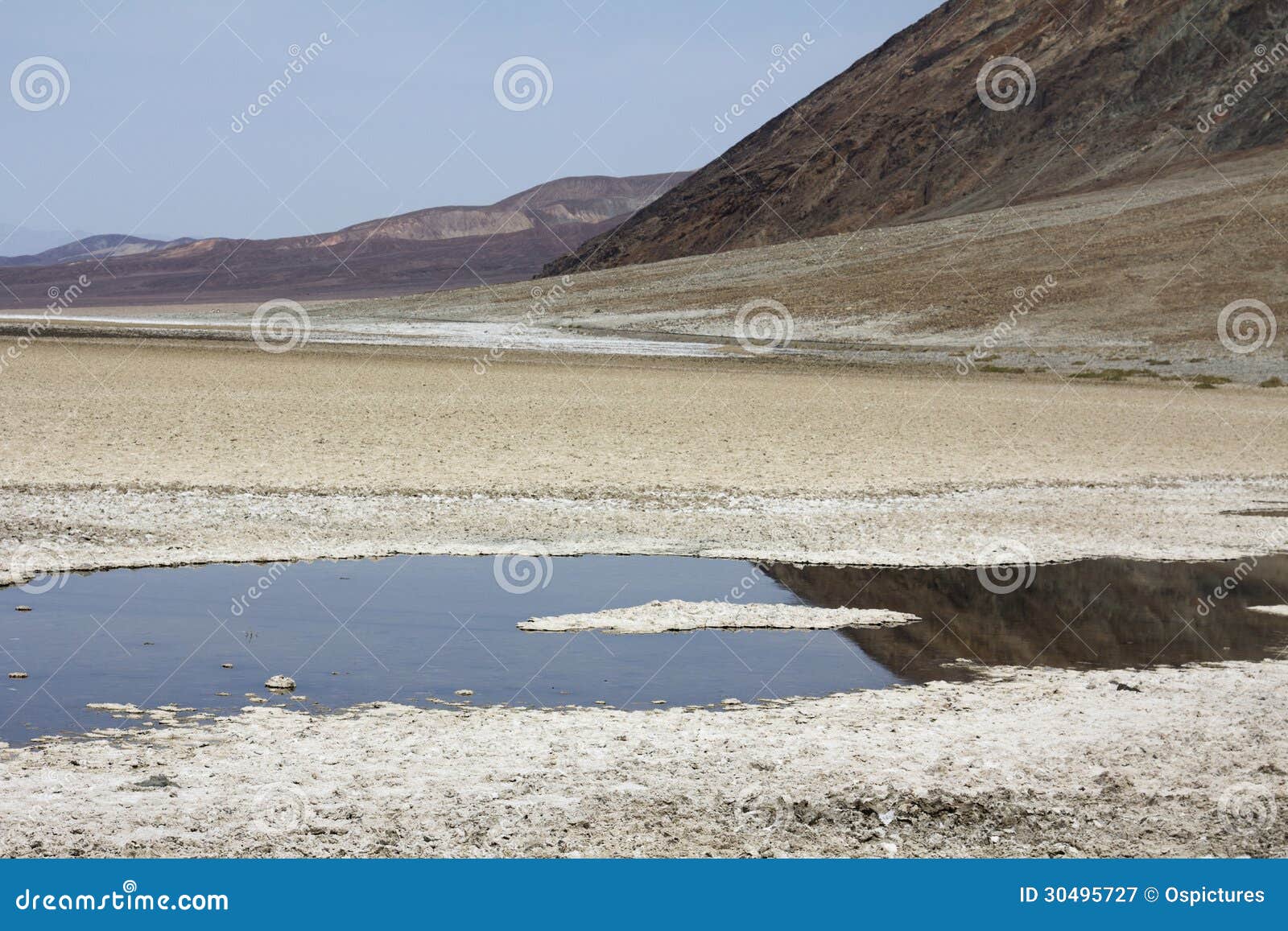 Lago seco en Death Valley imagen de archivo. Imagen de lavabo - 30495727