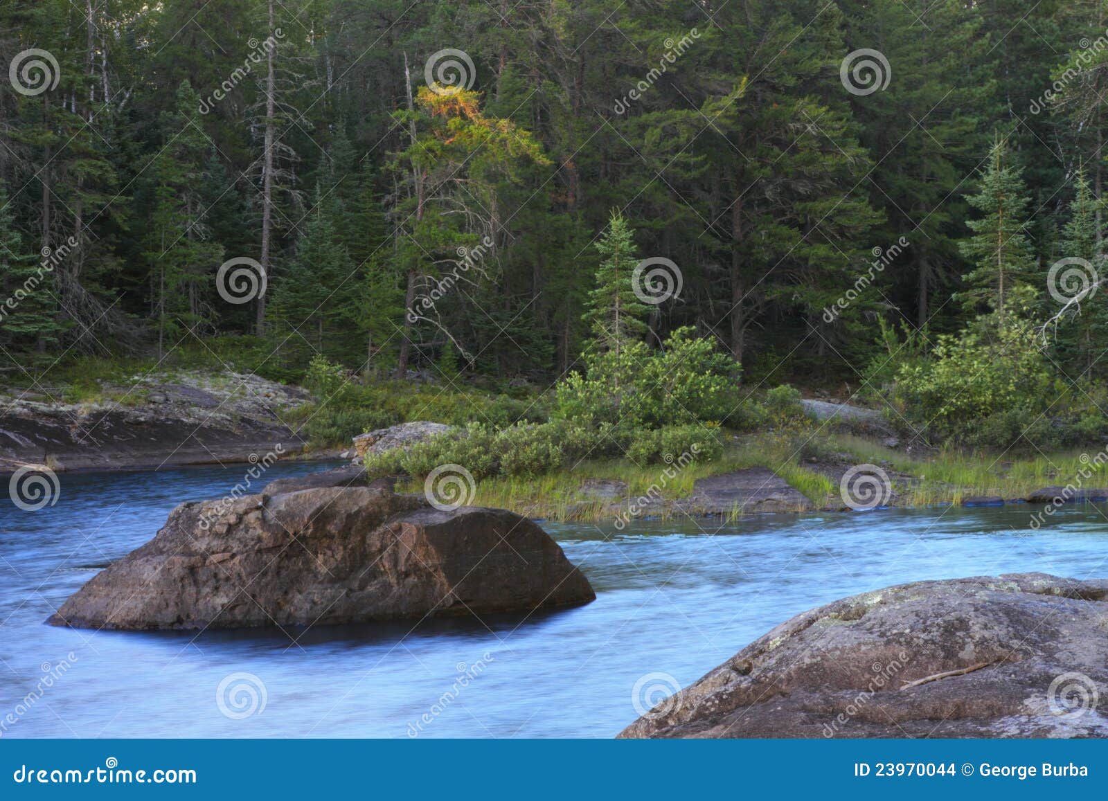 Lago sereno foto de archivo. Imagen de sereno, lago - 23970044
