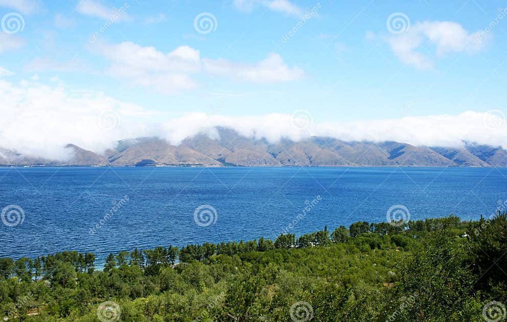 Lago Sevan imagen de archivo. Imagen de apacible, onda - 30479183
