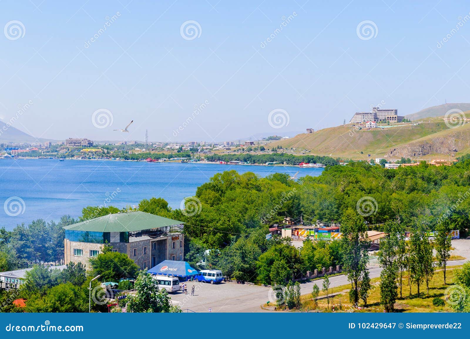 Lago Sevan, Armenia fotografía editorial. Imagen de objeto - 102429647