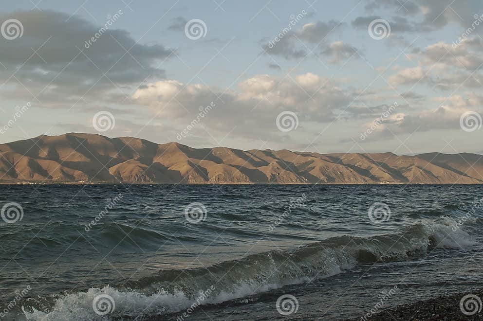 Lago Sevan Armenia El Cáucaso Eurasia Foto de archivo - Imagen de ...