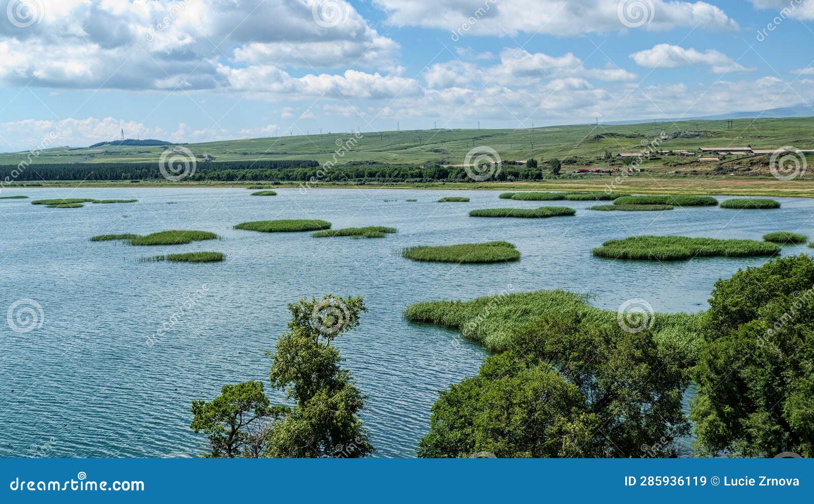 Lago Sevan De Gran Altitud En Armenia Imagen de archivo - Imagen de ...
