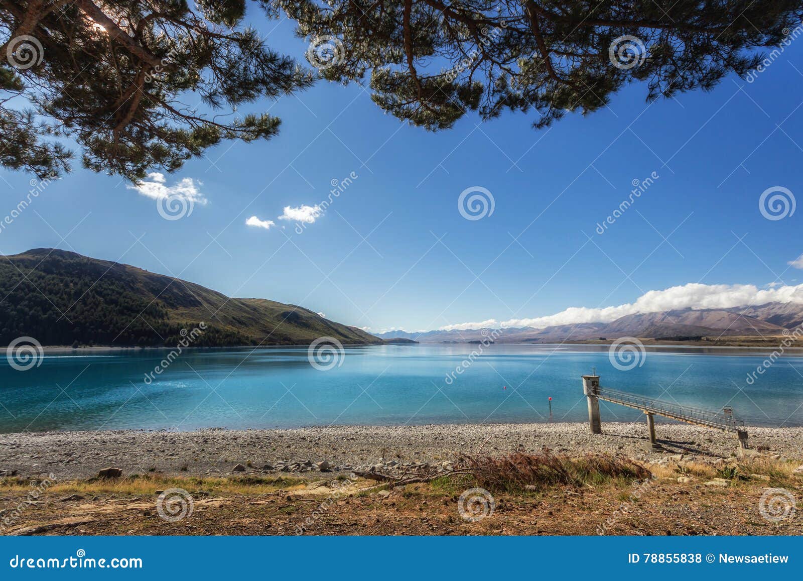 Lago Tekapo En La Isla Del Sur , Nueva Zelanda Foto de archivo - Imagen ...