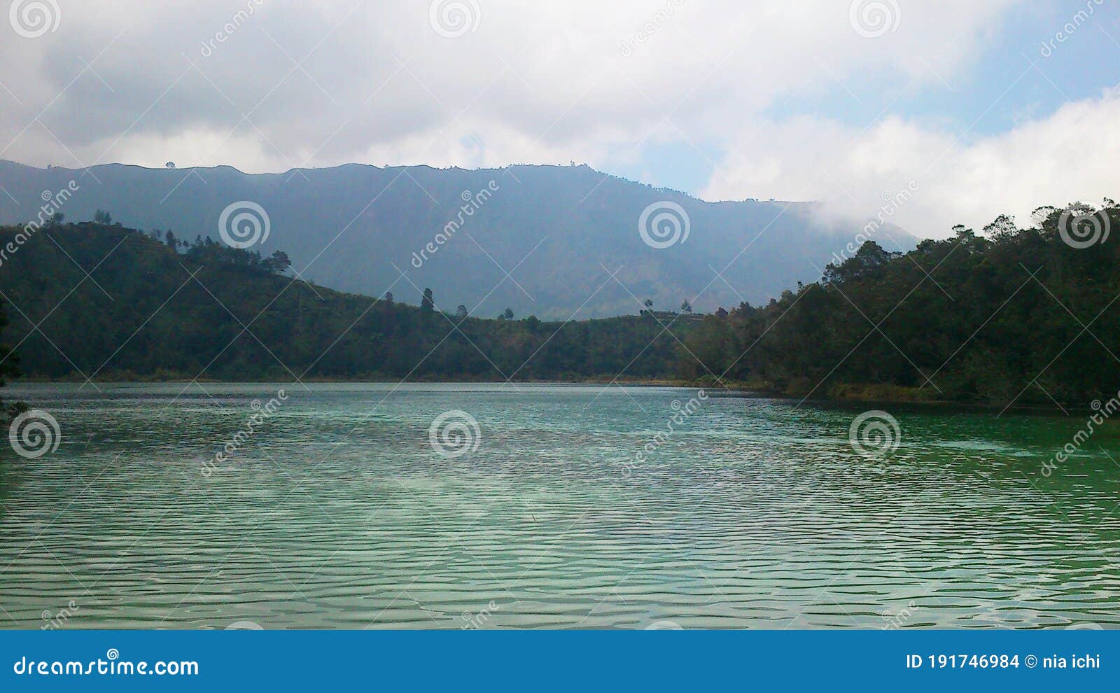 Lago Telaga Warna En Dieng Plateau Wonosobo Central Java Indonesia Foto ...