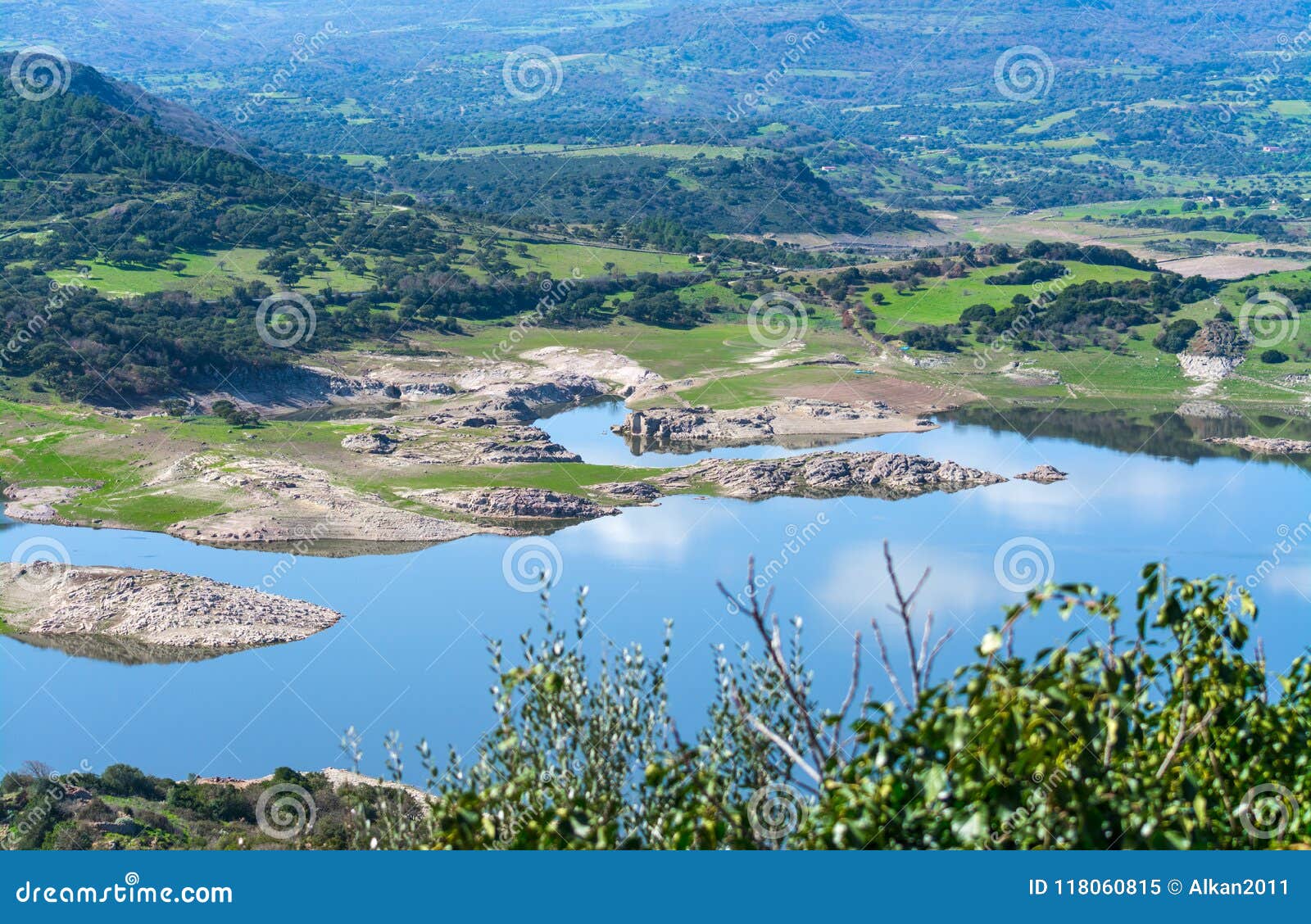 Lago Temo Visto De Cima Na Primavera Imagem de Stock - Imagem de ...