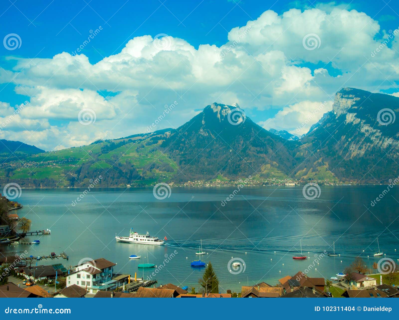 Lago Thun, Switzerland foto de stock. Imagem de limpar - 102311404