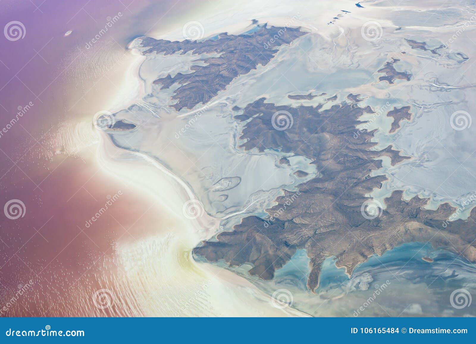 Lago Urmia foto de archivo. Imagen de paisaje, colores - 106165484