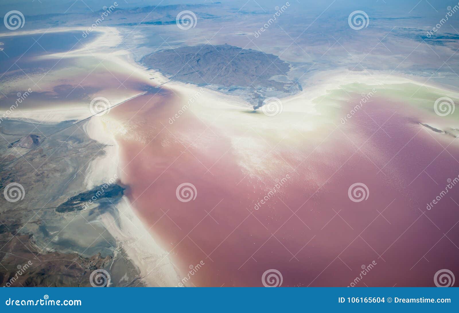 Lago Urmia foto de archivo. Imagen de belleza, cubo - 106165604