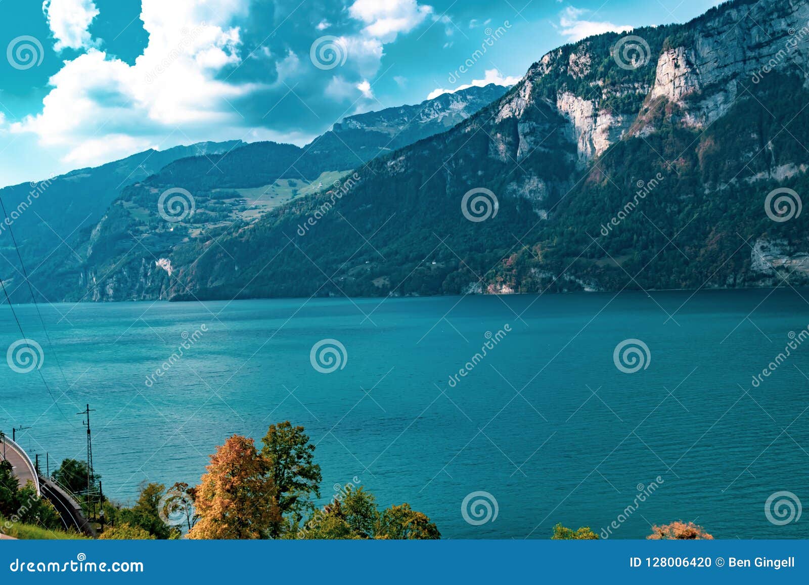 Lago Walensee en Suiza foto de archivo. Imagen de senderismo - 128006420