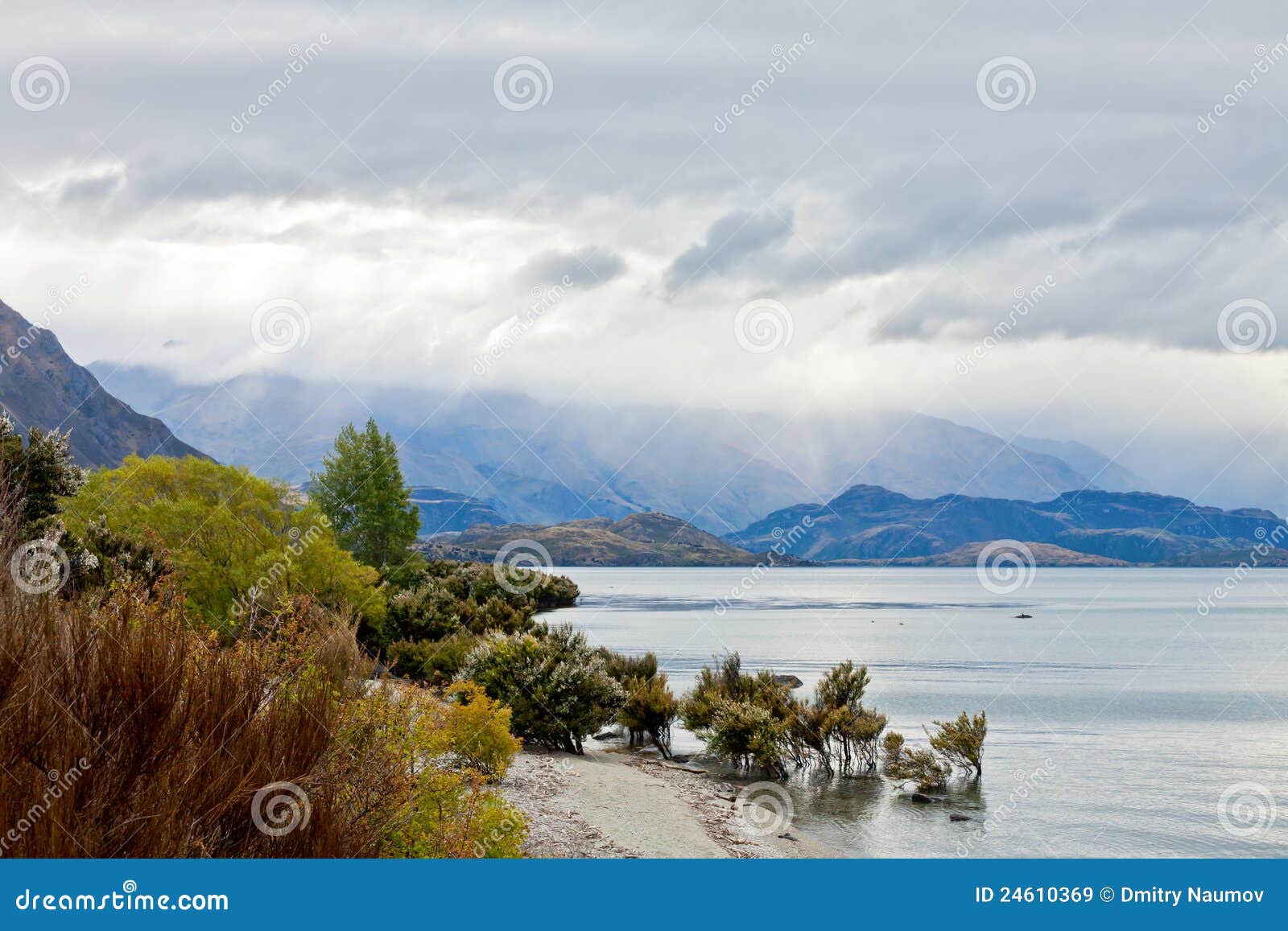 Lago Wanaka imagem de stock. Imagem de wilderness, azul - 24610369