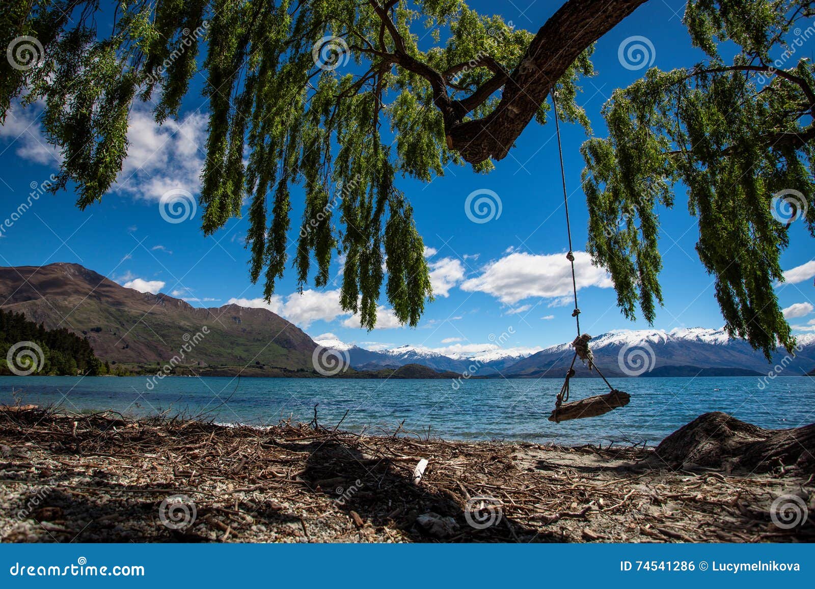 Lago Wanaka, Nuova Zelanda fotografia stock. Immagine di cielo - 74541286