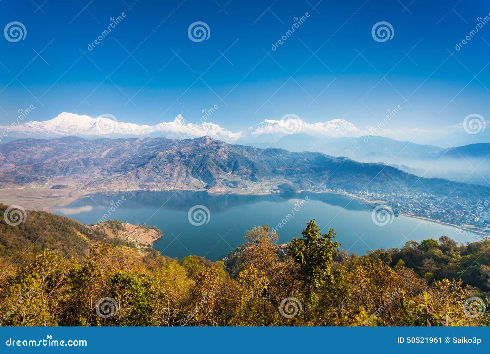 Lago y Annapurna Phewa imagen de archivo. Imagen de asia - 50521961