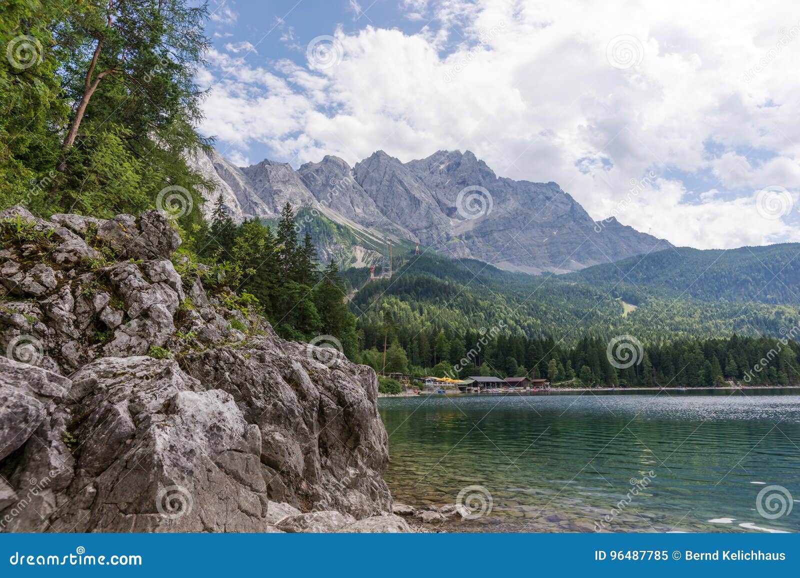 Lago Y Zugspitze Alemania Eibsee Imagen de archivo - Imagen de cubo ...