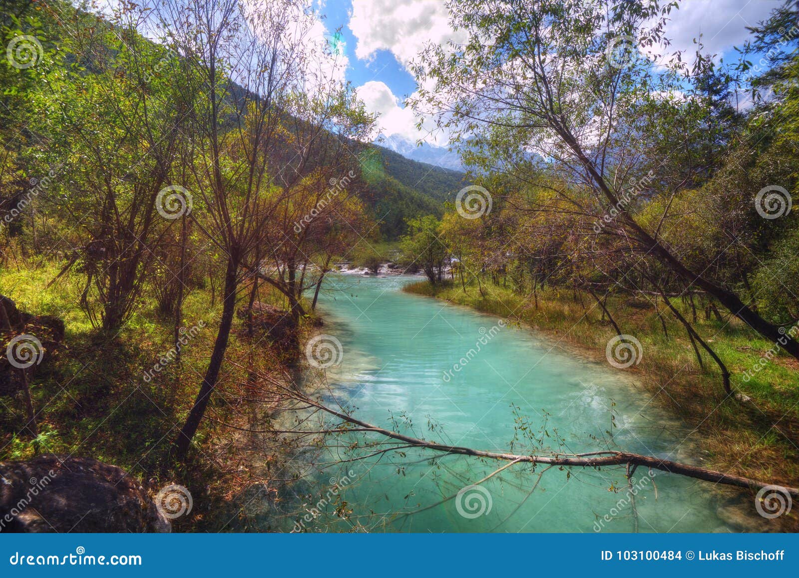 Lago Yuye foto de archivo. Imagen de sunset, continuar - 103100484