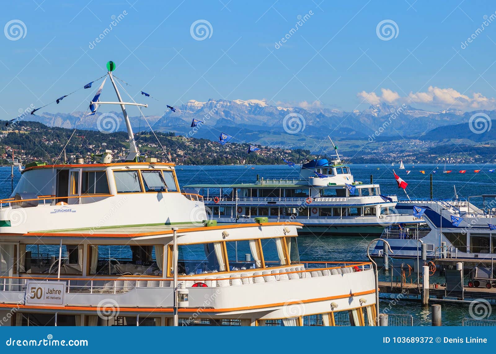 Lago Zurich en Suiza fotografía editorial. Imagen de verano - 103689372