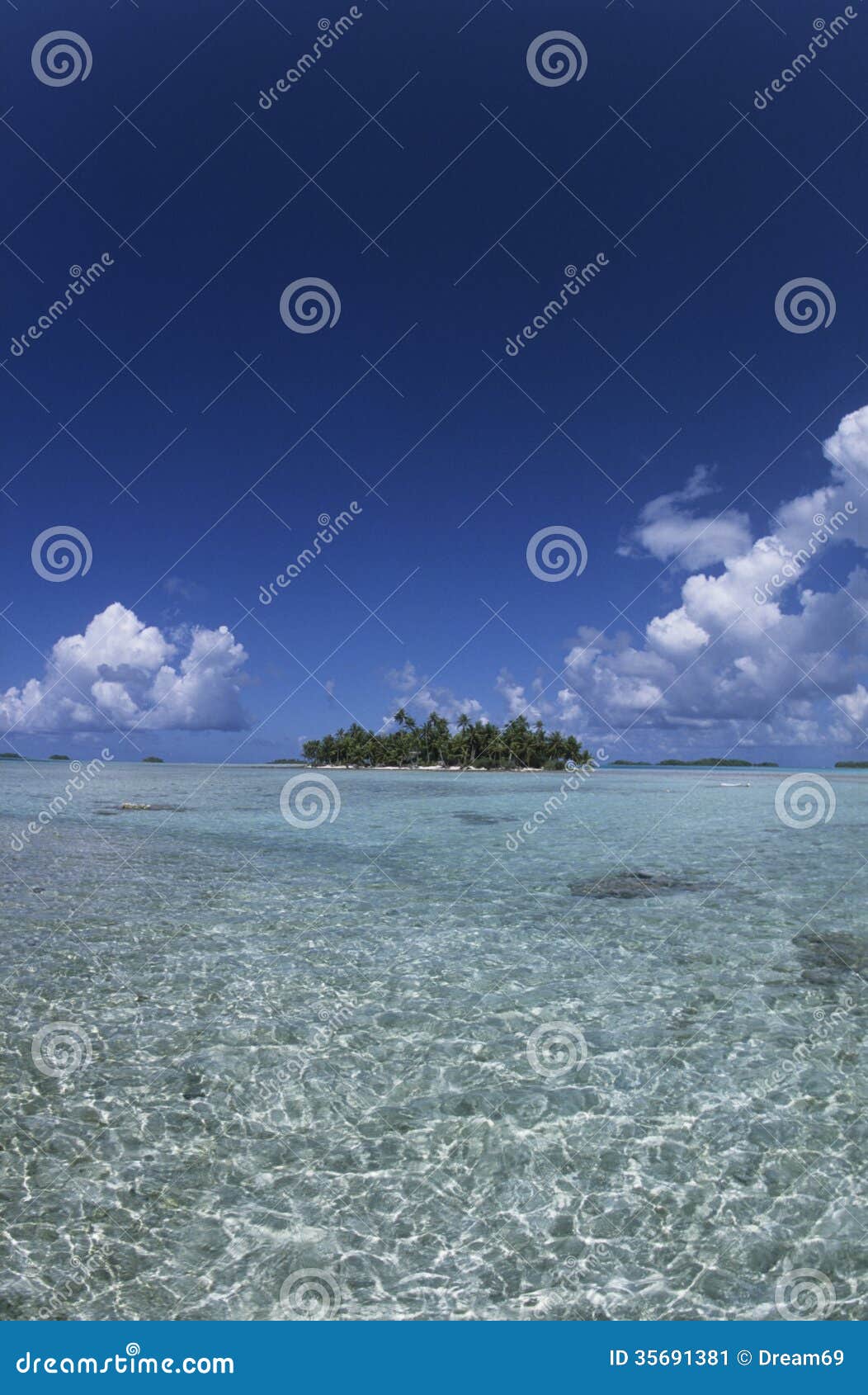 Lagoon french Polynesia stock image. Image of dream, diver - 35691381