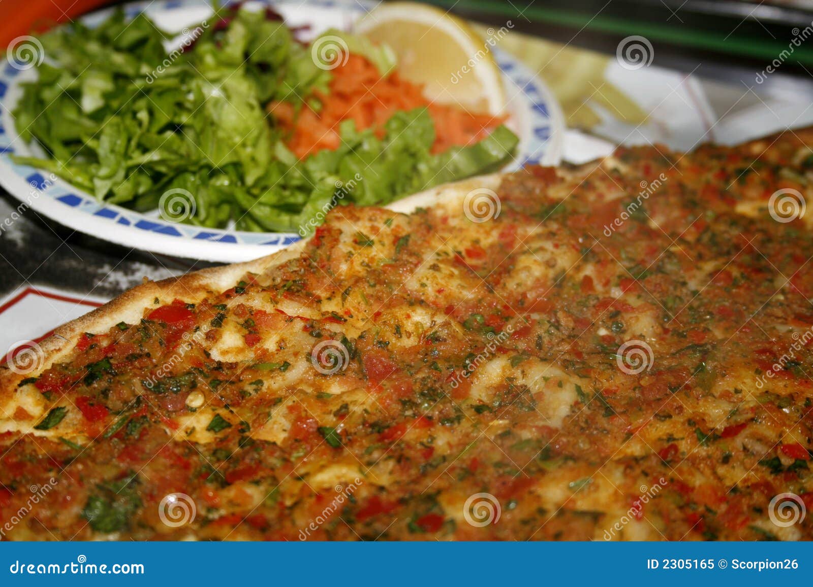 Lahmacun (nourriture Turque) Image stock - Image du repas, viande: 2305165