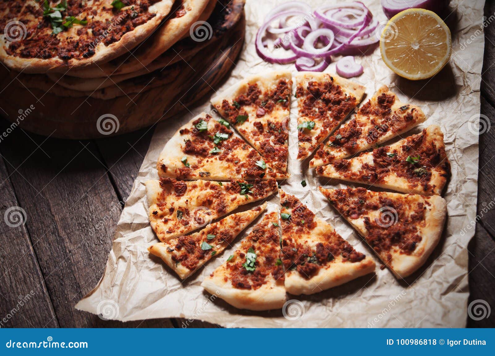 Lahmacun, Pizza Turca De La Carne Foto de archivo - Imagen de carne ...