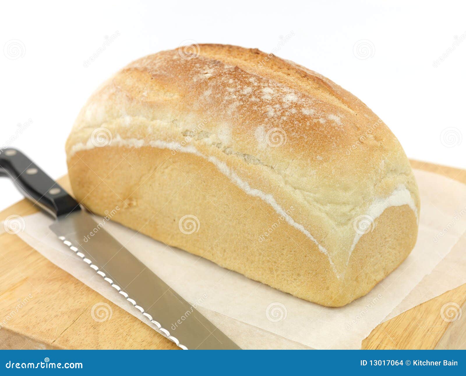 Laib des frischen Brotes stockfoto. Bild von backen, brot - 13017064