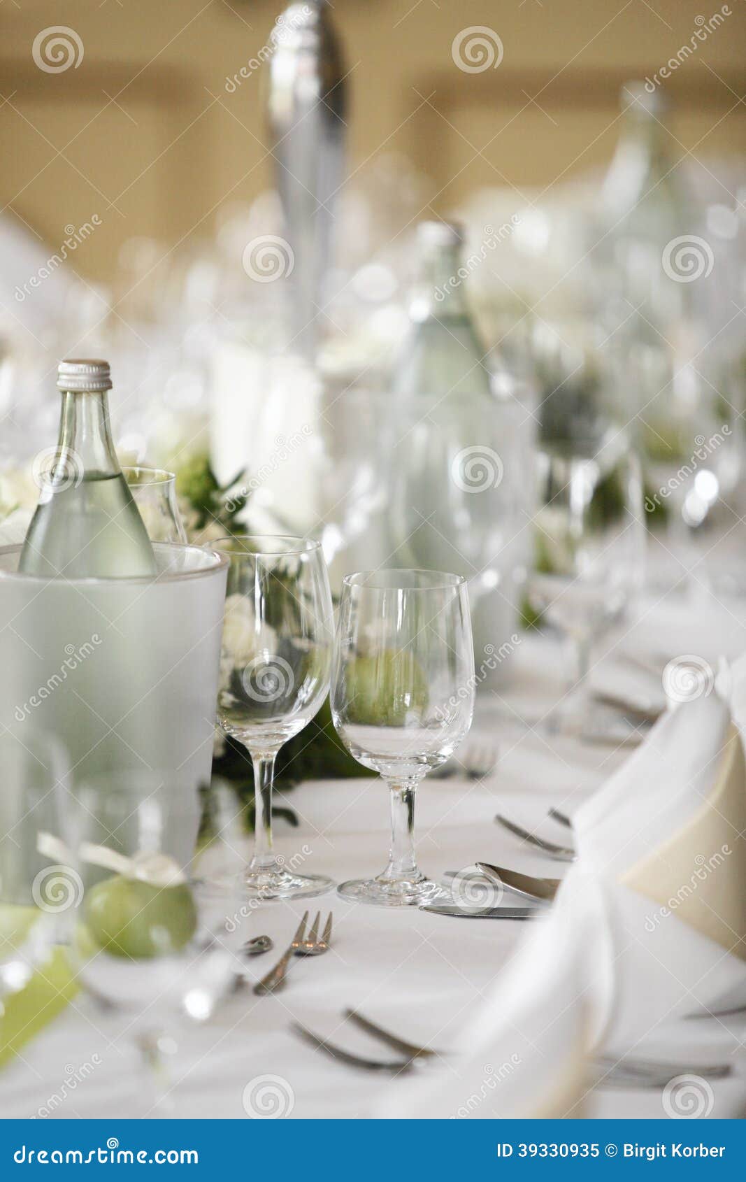 Laid wedding table stock image. Image of event, flowers - 39330935