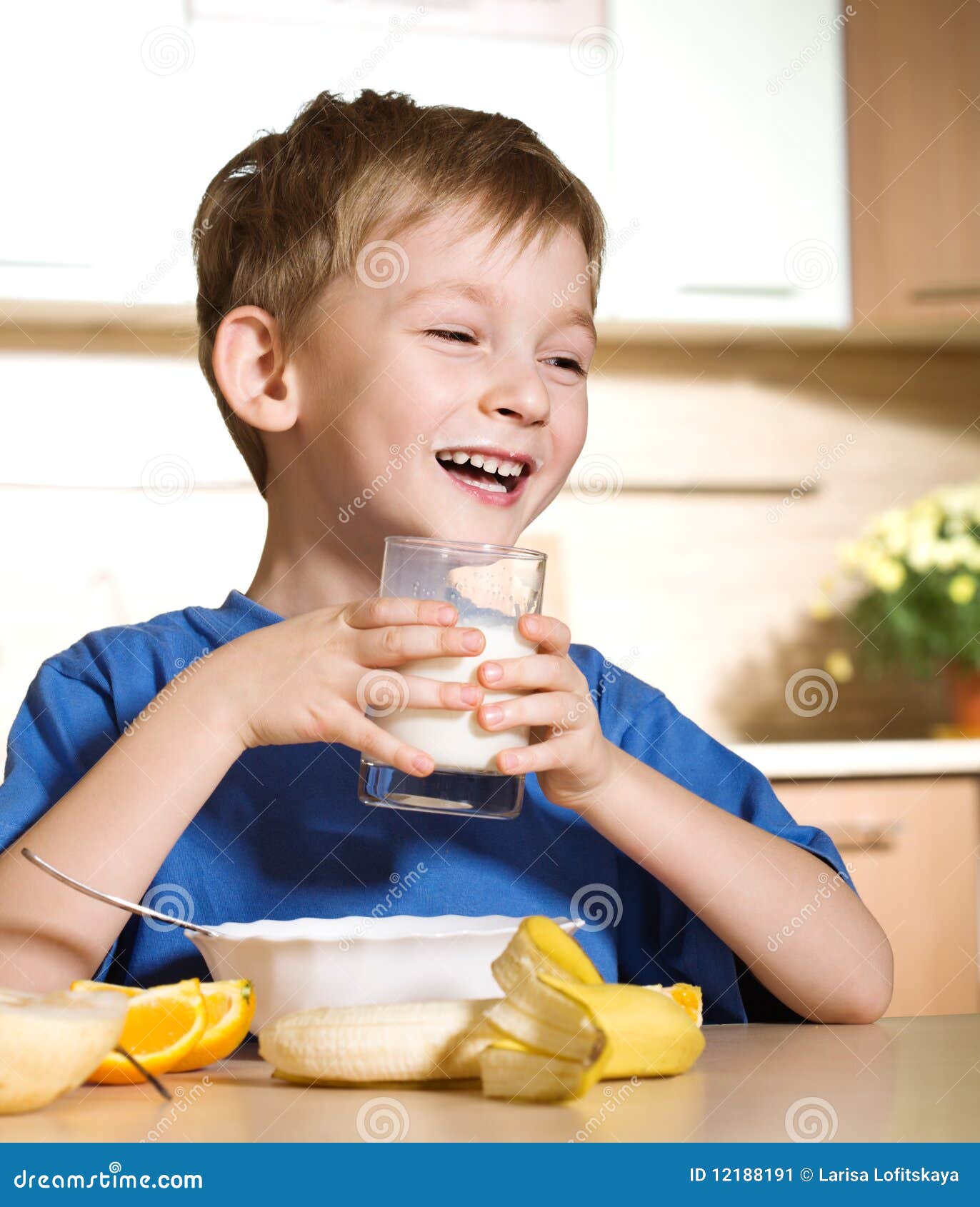 Lait De Consommation Denfant Image Stock Image Du Lumière Verticale