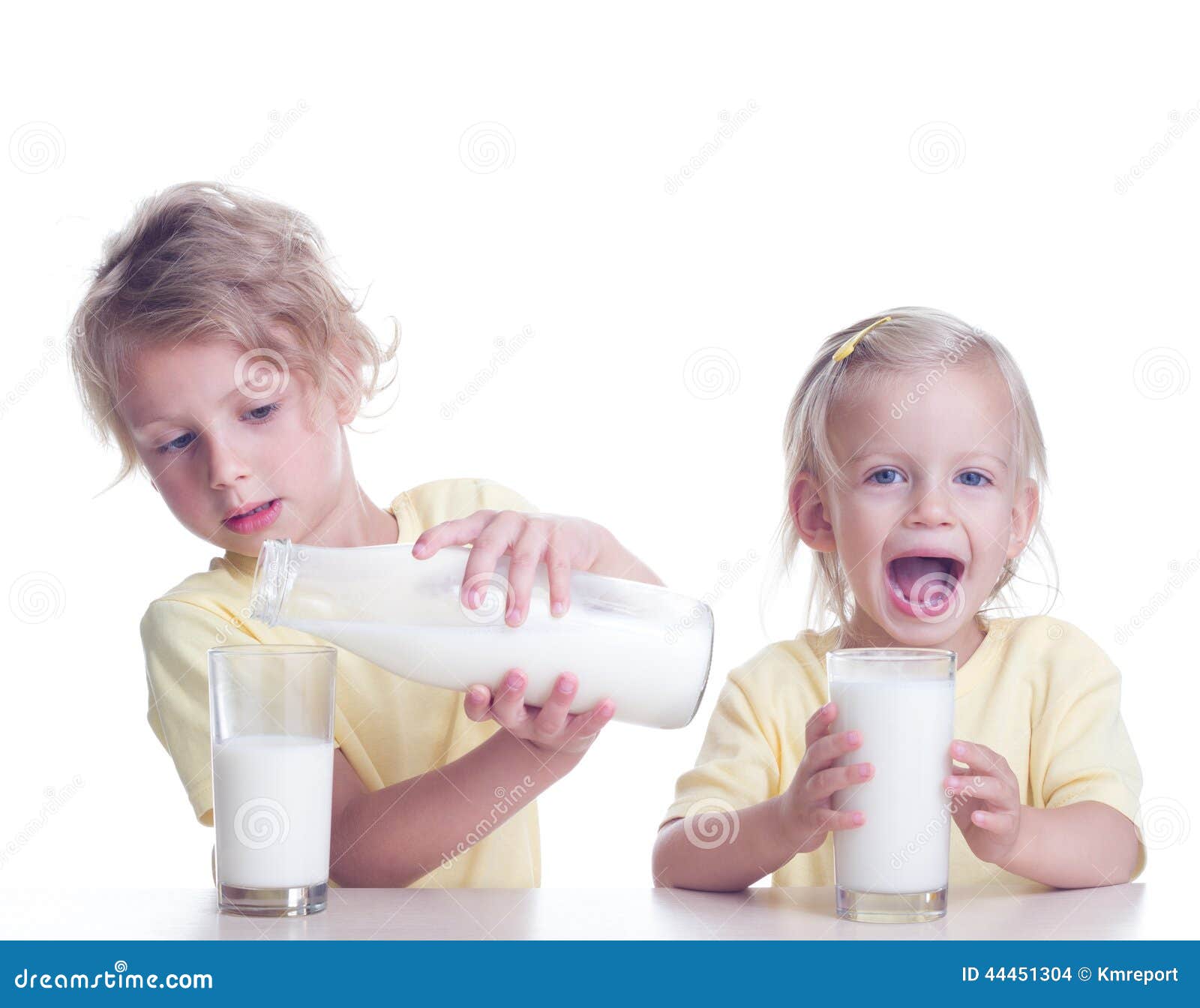 Lait De Consommation D'enfants Photo stock - Image of fille, enfants ...