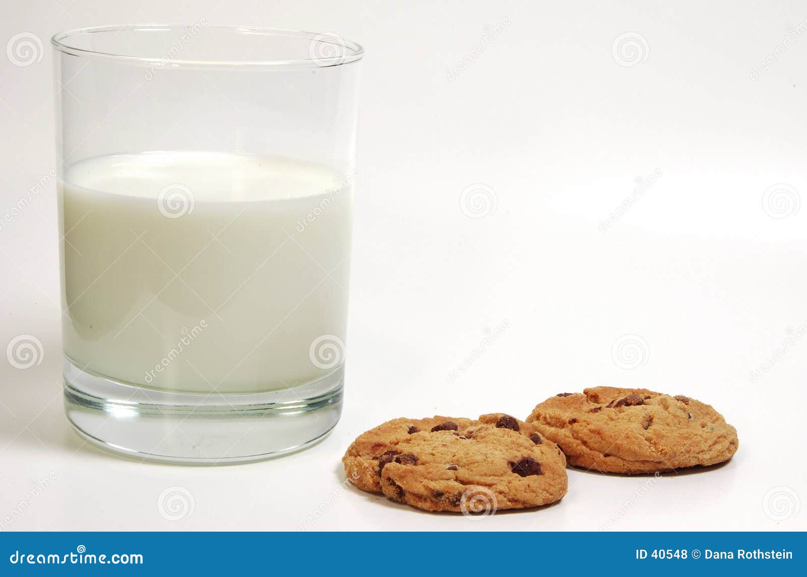 Lait et biscuits photo stock. Image du maison, boisson, glace - 40548