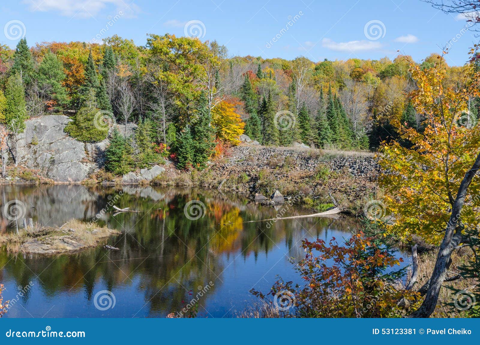 Lake in Algonquin Park stock image. Image of season, colorful - 53123381
