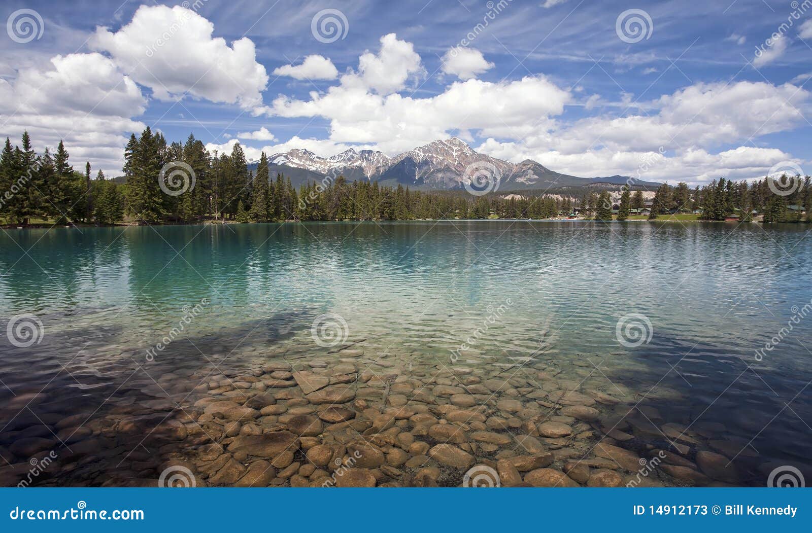 Lake Beauvert stock image. Image of green, canada, pyramid - 14912173