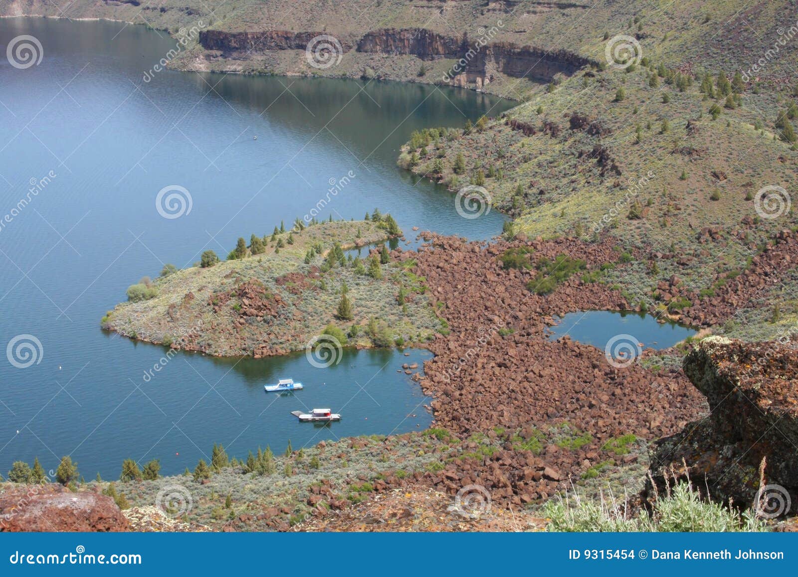 Lake Billy Chinook stock photo. Image of canyon, deschutes - 9315454