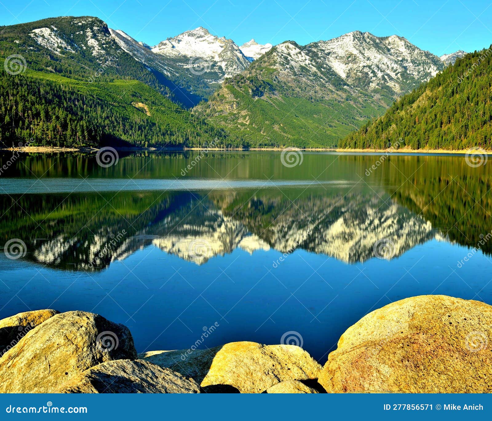 Lake Como, Bitterroot Mountains, Montana. Stock Image - Image of pond ...