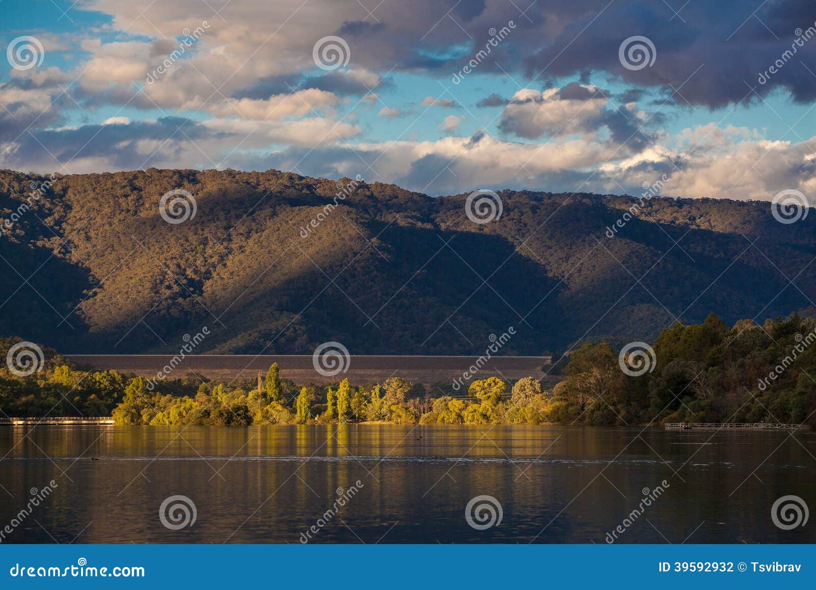 Lake Eildon at Sunset, Victoria, Australia Stock Photo - Image of lake ...