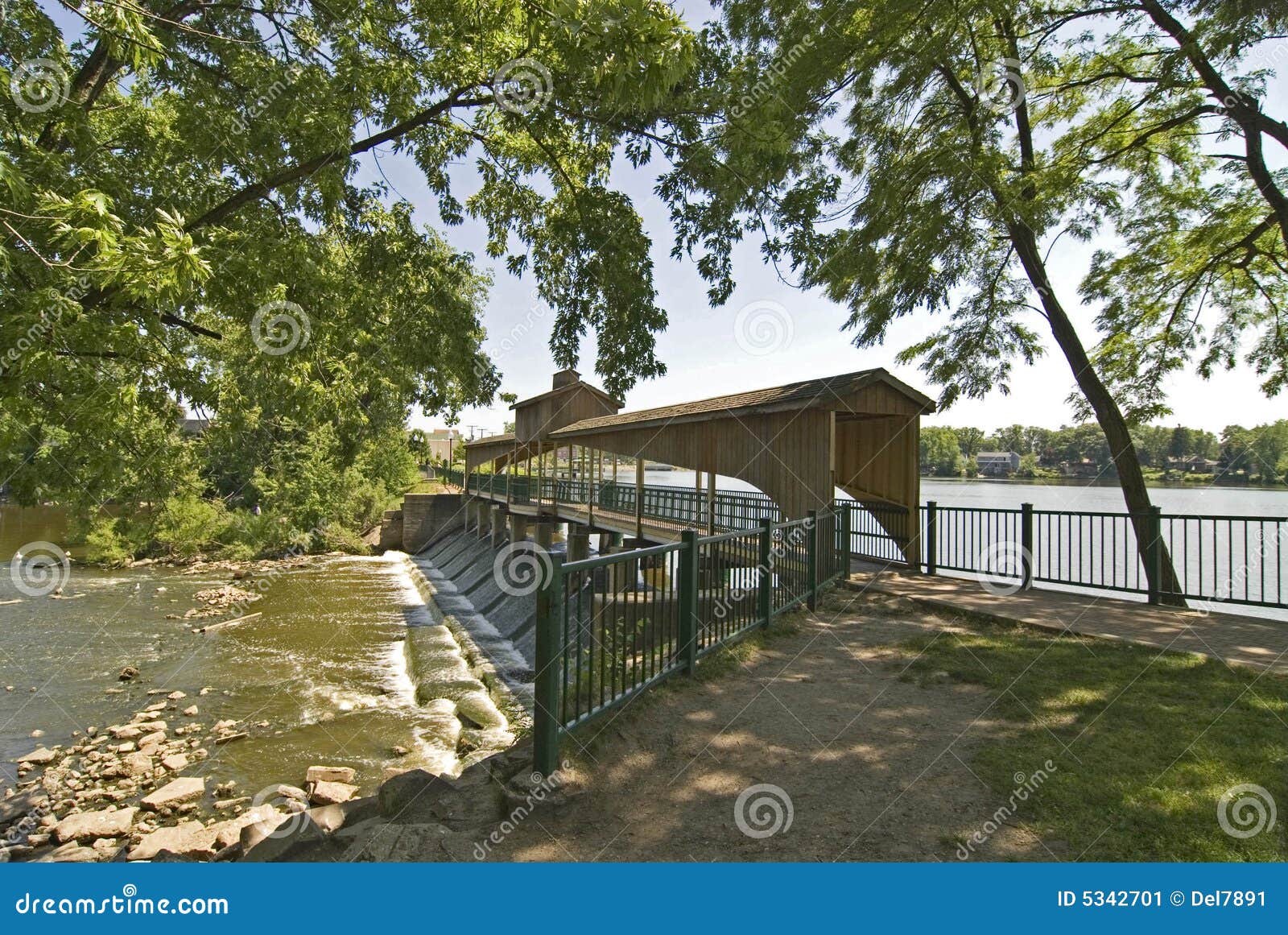 Lake George Bridge stock image. Image of waterfalls, lakes - 5342701