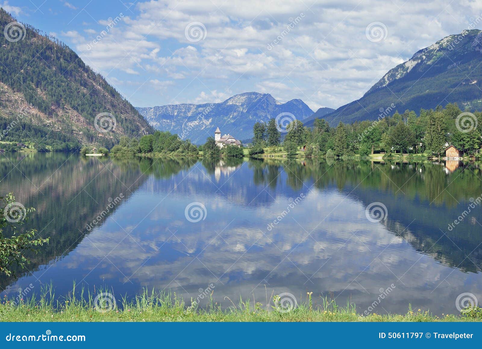 Lake Grundlsee In The Fall During The Sunrise. View Of The Alps ...