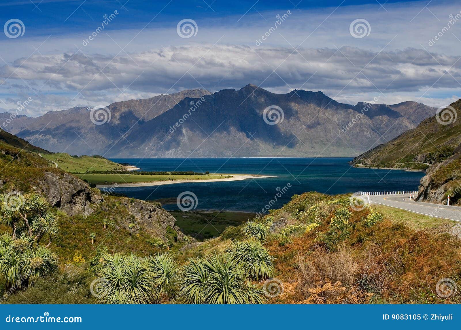 Lake Hawea New Zealand stock image. Image of sunshine - 9083105