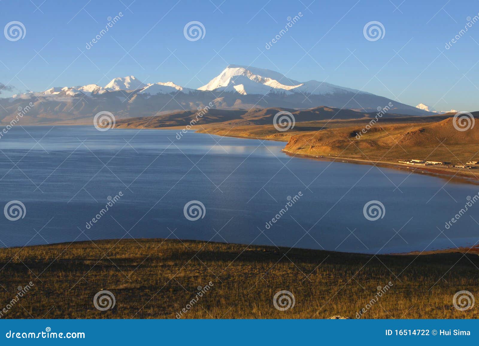 Lake Mapam Yumco at Sunrise Stock Photo - Image of blue, sunlight: 16514722