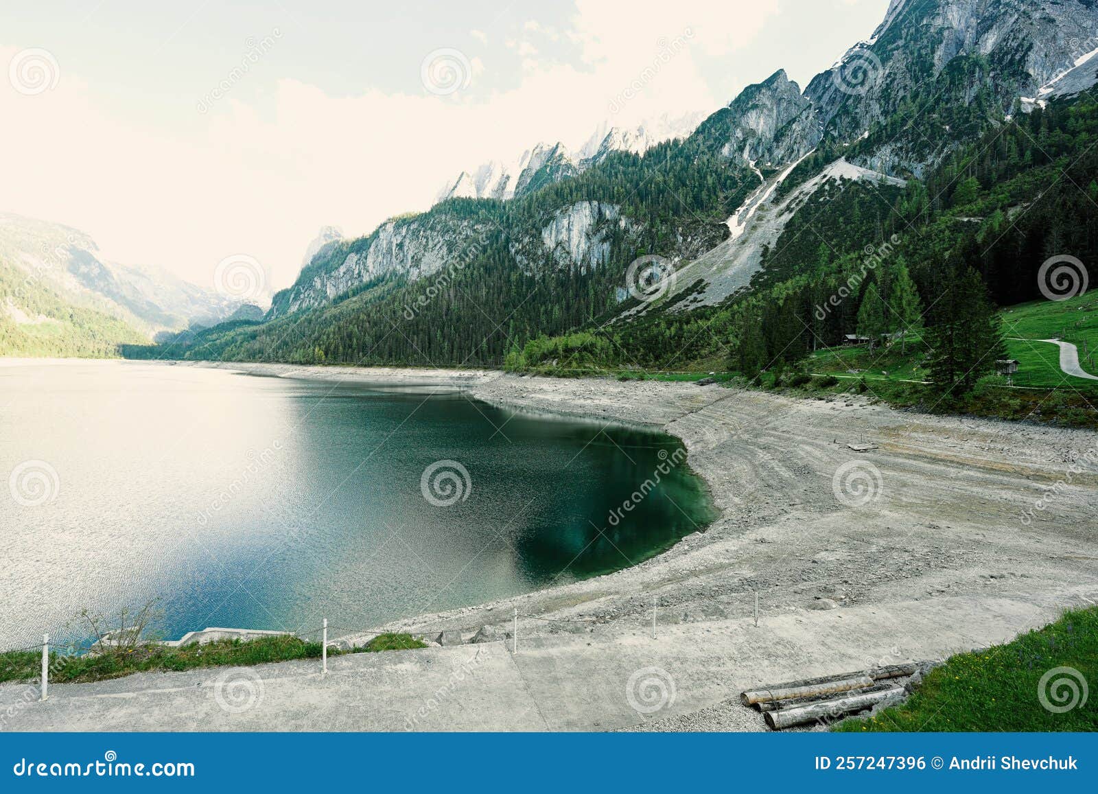 Lake and Mountains at Vorderer Gosausee, Gosau, Upper Austria Stock ...