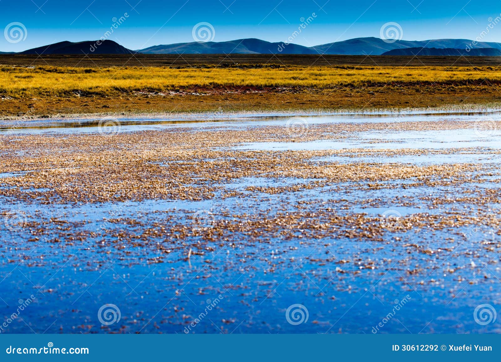 Lake shore of Zhari Namco stock photo. Image of blue - 30612292