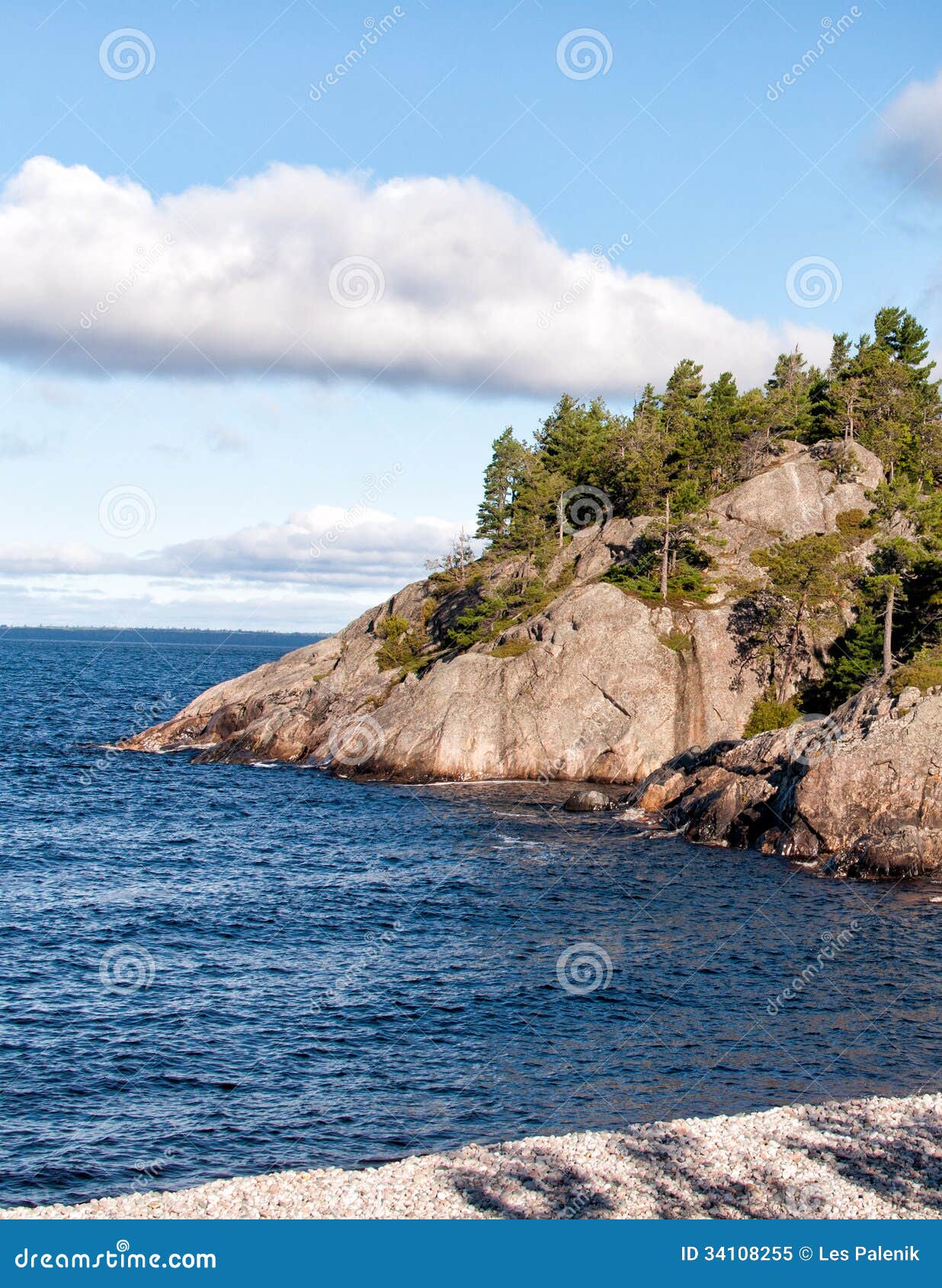 Lake Superior Beach and Cliffs Stock Image - Image of fall, trees: 34108255