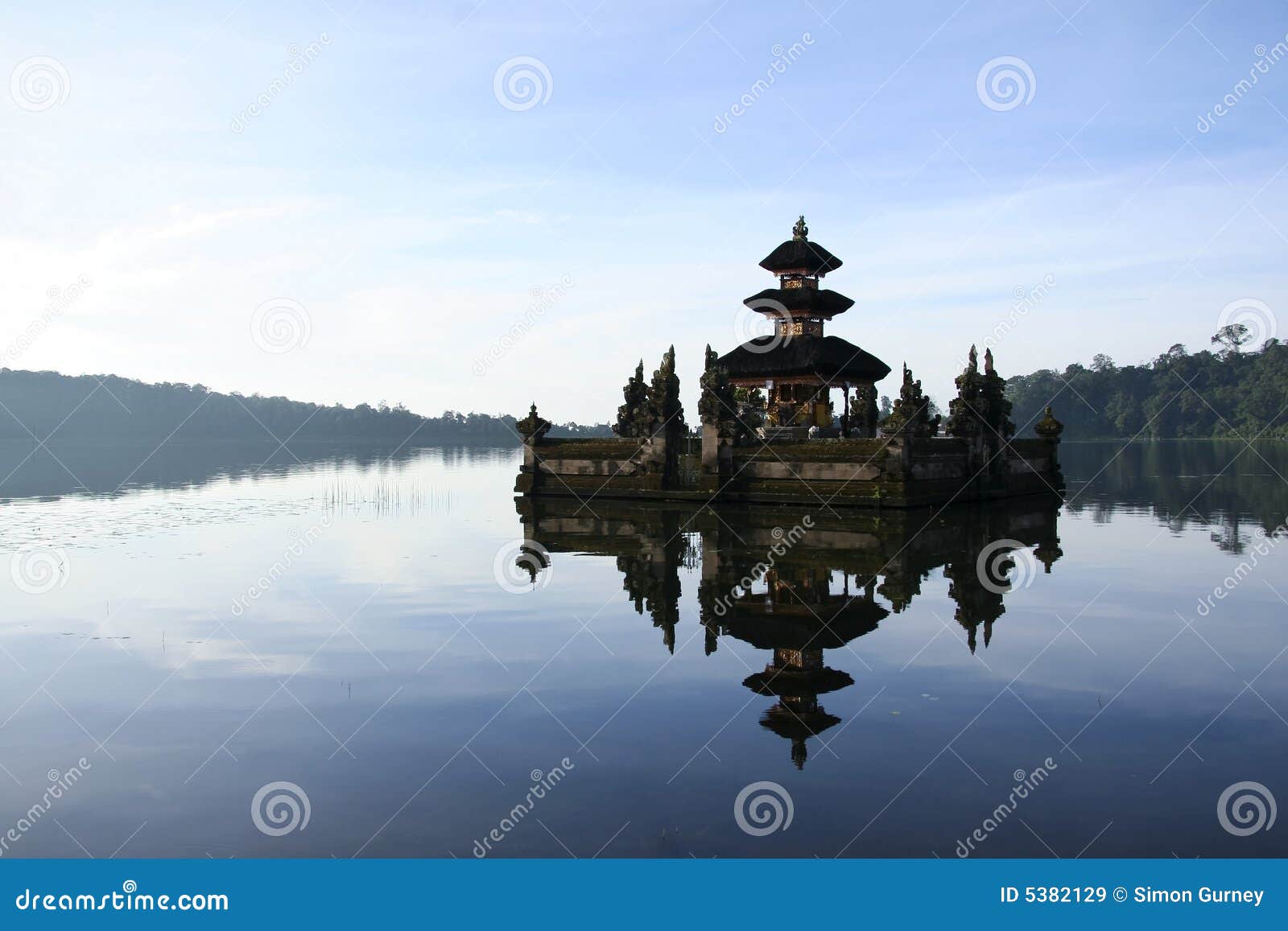 Lake temple bali indonesia stock image. Image of reflections - 5382129