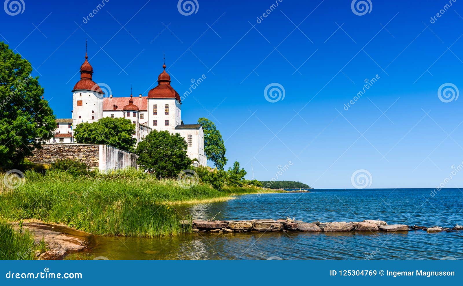 Lake Vanern with Lacko Castle Stock Image - Image of landmark, cultural ...