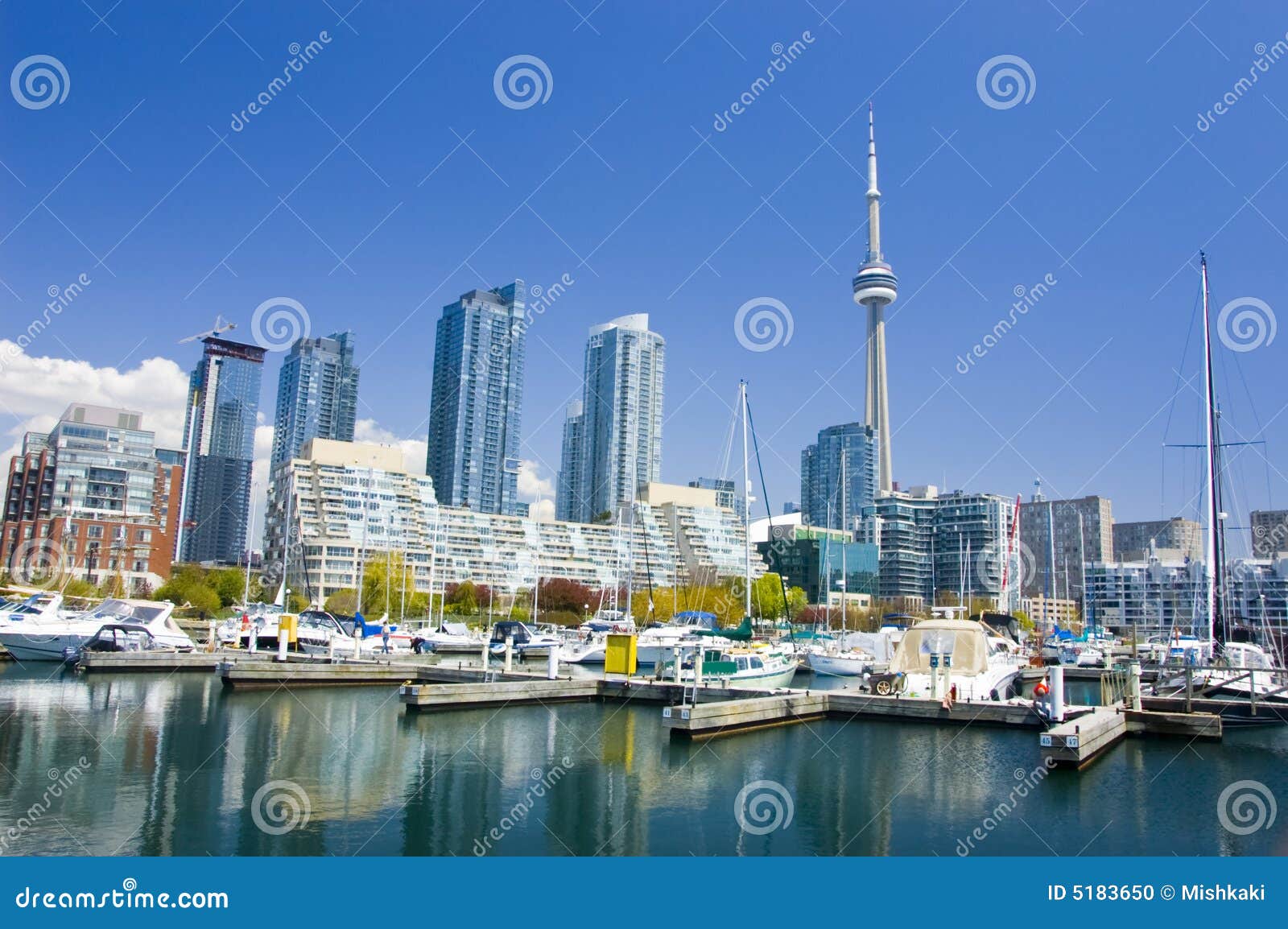 Lakeshore Marina editorial image. Image of boats, season - 5183650