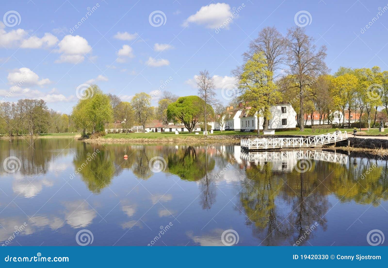 Lakeside cottages stock photo. Image of dwelling, reflections - 19420330