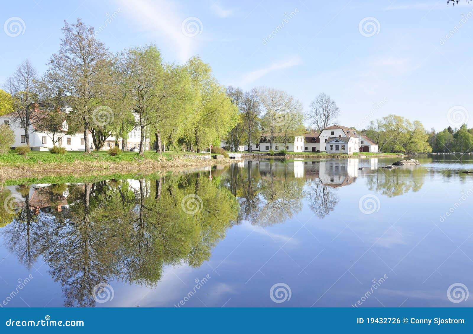 Lakeside cottages stock photo. Image of cottage, cottages - 19432726